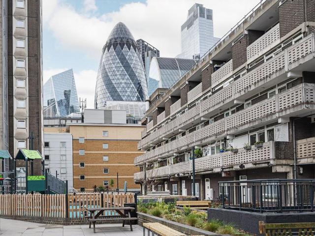 Petticoat Tower, City, London, E1 2 bed flat to rent £3,000 pcm £692 pw
