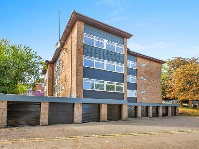 Pettifer Way, High Wycombe HP12, 2 bed flat to rent, £1,400 pcm | PrimeLocation