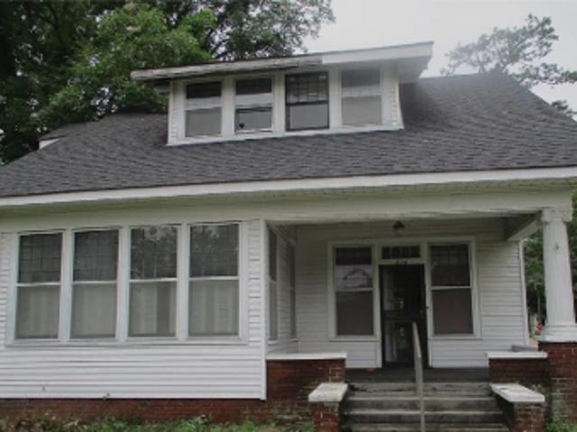 Pettus St