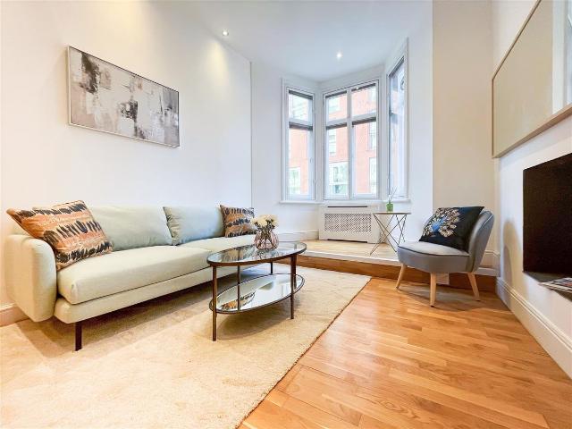Petty France, Victoria SW1H, 2 bed flat to rent, £3,250 pcm | PrimeLocation