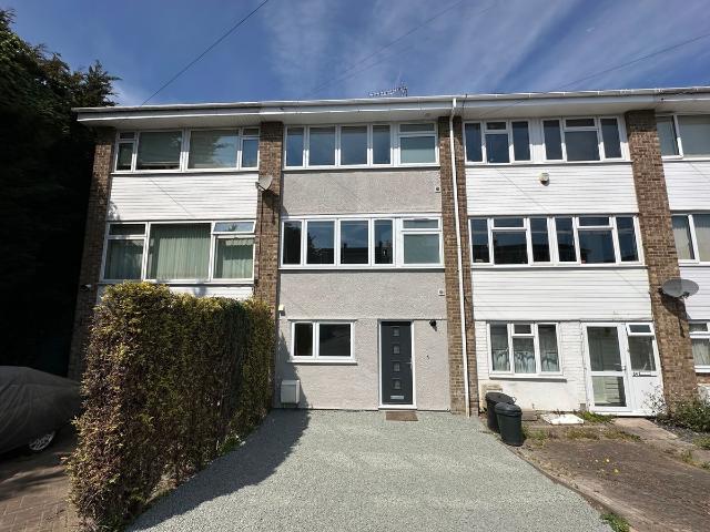Petworth Way, Elm Park RM12, Room to rent, £1,000 pcm | PrimeLocation
