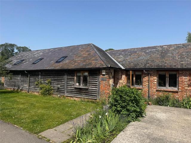 Petworth, West Sussex, GU28 3 bed detached house to rent £2,750 pcm £635 pw