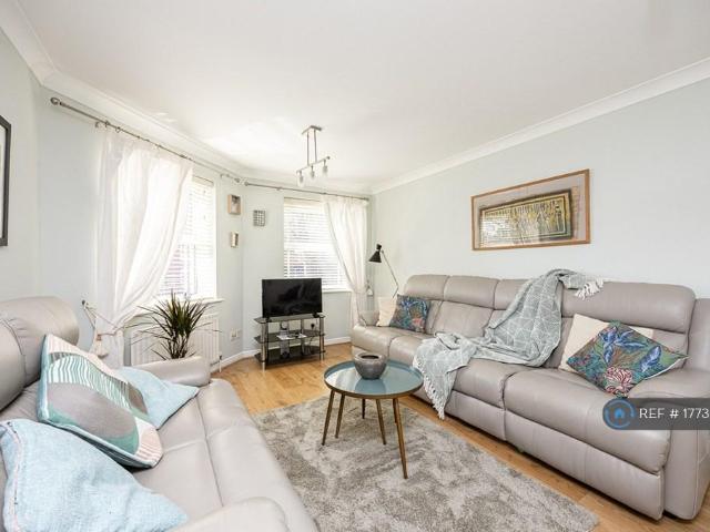 Petworth House, Hove, BN3 2 bed flat to rent £2,300 pcm £531 pw