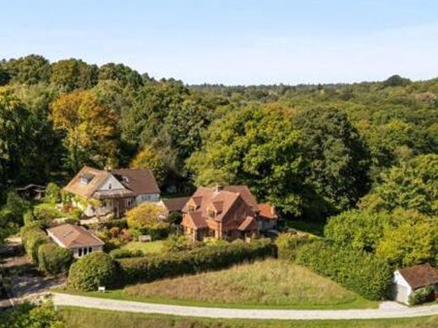 Petworth Road, Haslemere, 4 Bedroom Detached