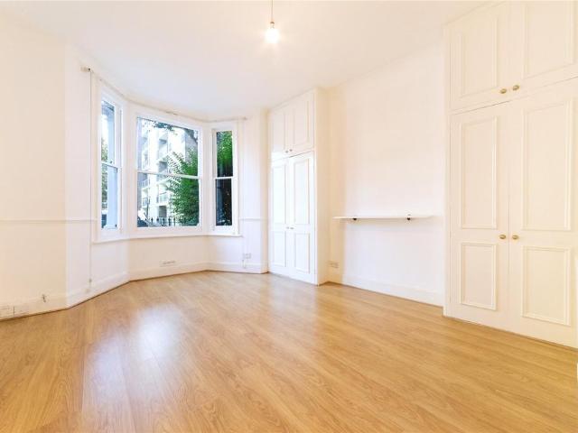 Petworth Street, London, SW11 2 bed apartment to rent £2,750 pcm £635 pw