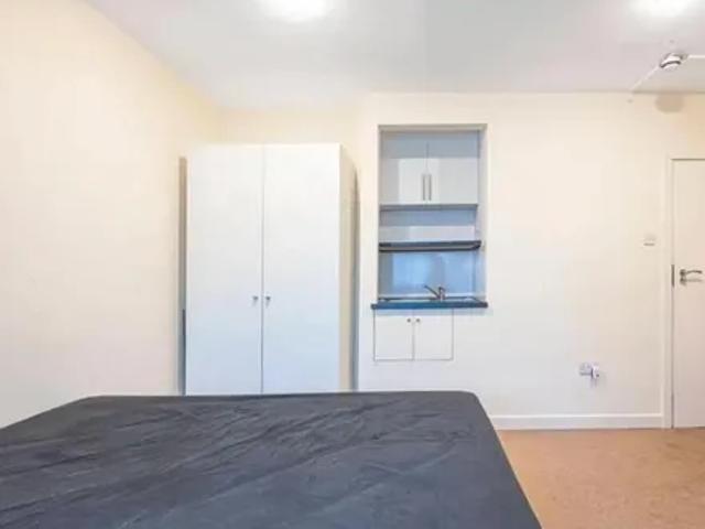 Pet Boutique, Falloden Way, London, NW11 6EQ, United Kingdom | Studio apartment for rent #139070177 | Rentberry