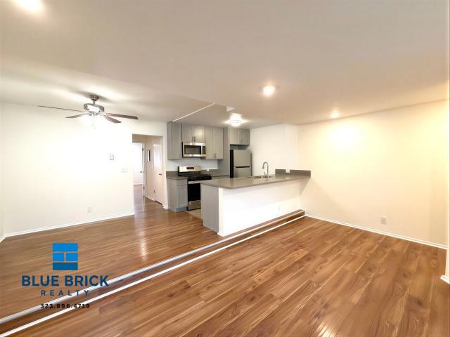 Pet Friendly 1 Bedroom Residence with Parking, In Unit A/C & Modern Kitchen Appliances