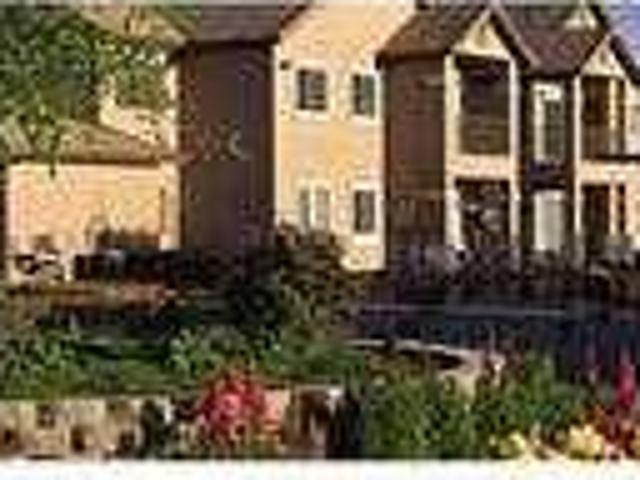 Pet Friendly 3+2 Apartment in Visalia