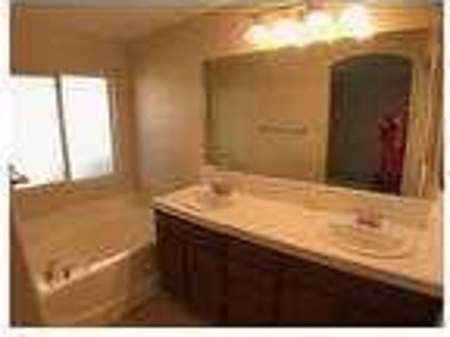 Pet Friendly 4+2 House in Bakersfield