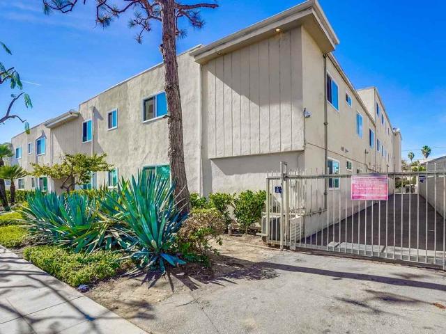 Pet Friendly Apartment Complex in South LA 3 Bedroom Apartment for Rent at 6325 8th Ave, Los Angeles, CA 90043 Park Mesa Heights