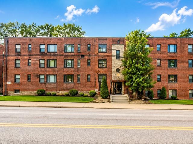Pet Friendly Apartments in Mt. Lebanon * Near Castle Shannon T Stop * Affordable and Spacious Apartments