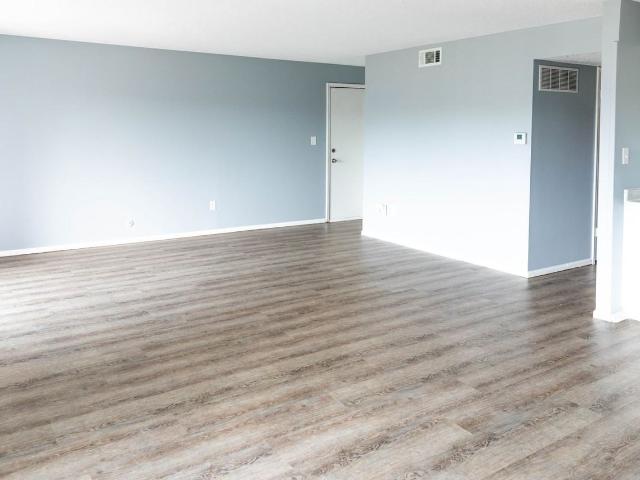 Pet Friendly Apartments in Shawnee, KS Near Kansas City 1 Bedroom Apartment for Rent at 10900 10900 Oasis Ct Leasing Office, Shawnee, KS 66203