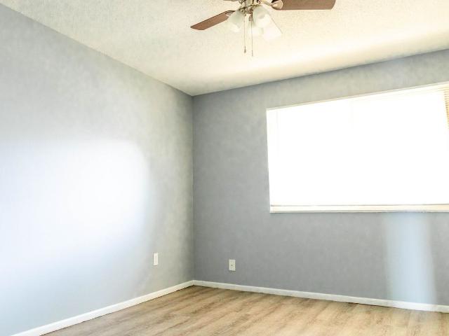 Pet Friendly Apartments in Shawnee, KS Near Kansas City Studio Apartment for Rent at 10900 10900 Oasis Ct Leasing Office, Shawnee, KS 66203