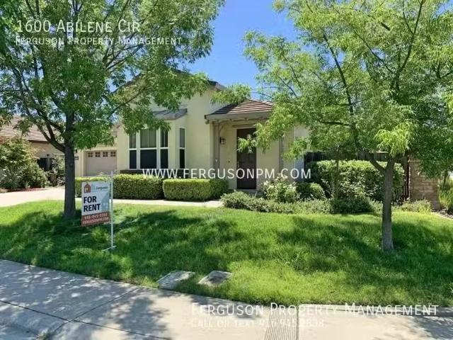 Pet Friendly Solar Home in Whitney Ranch 1600 Abilene Cir