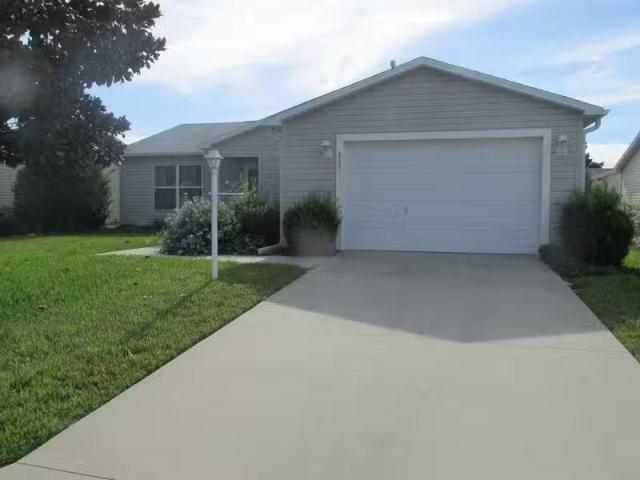 Pet Friendly with a Golf Cart 17955 SE 83rd Melody Ave