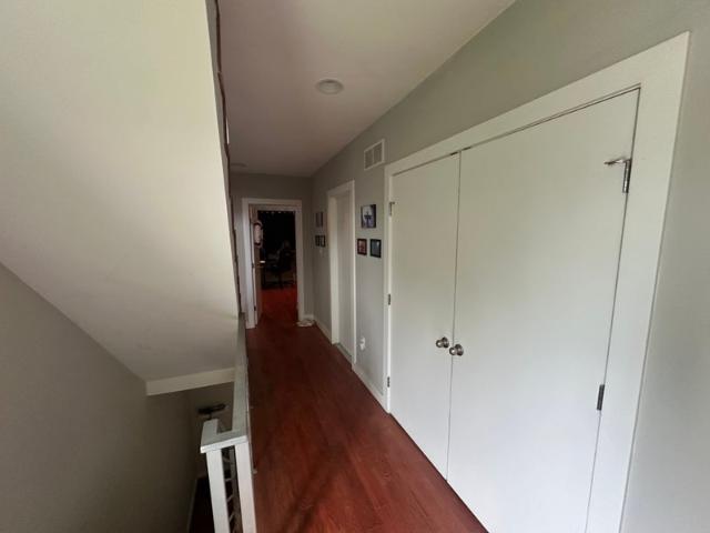 Pet Loving Professional Wanted: Private Suite