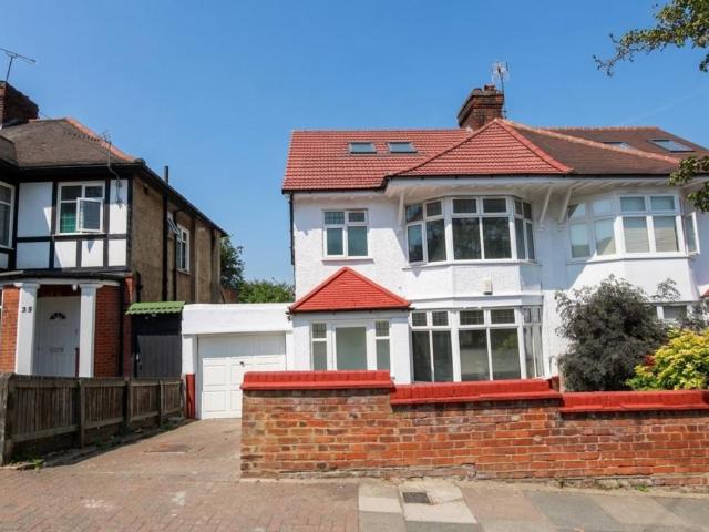 Peter Avenue, London 3 bed flat to rent £2,950 pcm £681 pw