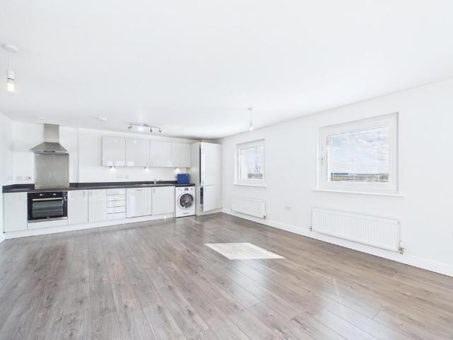 Peterborough PE2 2 bed penthouse to rent £1,150 pcm £265 pw