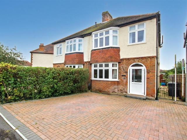 Peterborough Road, Guildford 3 bed house to rent £2,450 pcm £565 pw