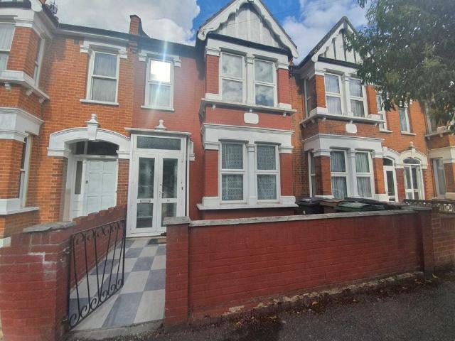 Peterborough Road, Leyton 3 bed house to rent £2,350 pcm £542 pw