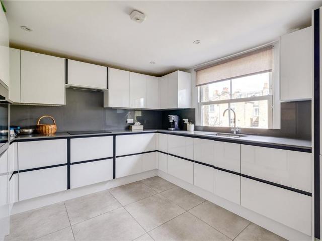 Peterborough Road, London, SW6 3 bed apartment to rent £4,300 pcm £992 pw