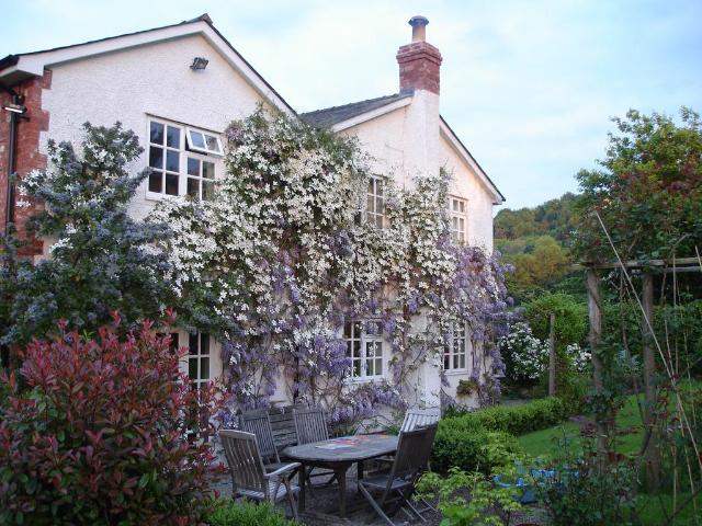 Peterchurch HR2 5 bed detached house to rent £3,000 pcm £692 pw