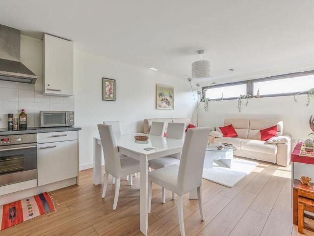 Petergate, Battersea, London, SW11 1 bed flat to rent £2,800 pcm £646 pw