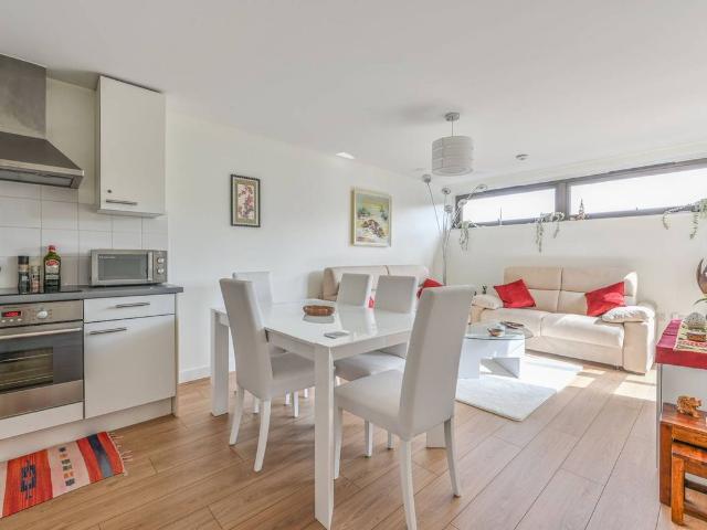 Petergate, Battersea, London SW11, 1 bed flat to rent, £2,800 pcm | PrimeLocation