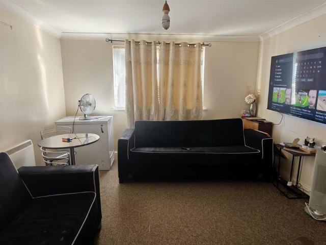 Peterhouse Close, Peterborough PE3, 2 bed flat to rent, £850 pcm | PrimeLocation