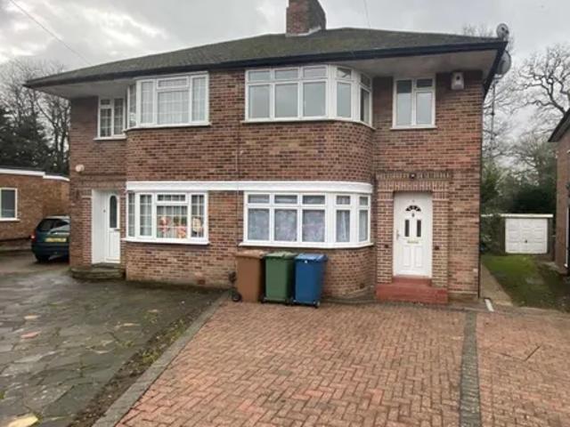 Peters Close, London, HA7 4SQ, United Kingdom | 3 bed duplex for rent #167458814 | Rentberry