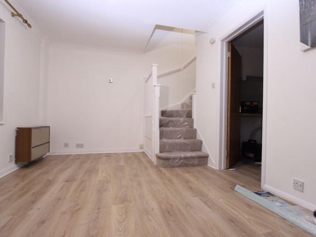 Petersfield Close, Chineham
