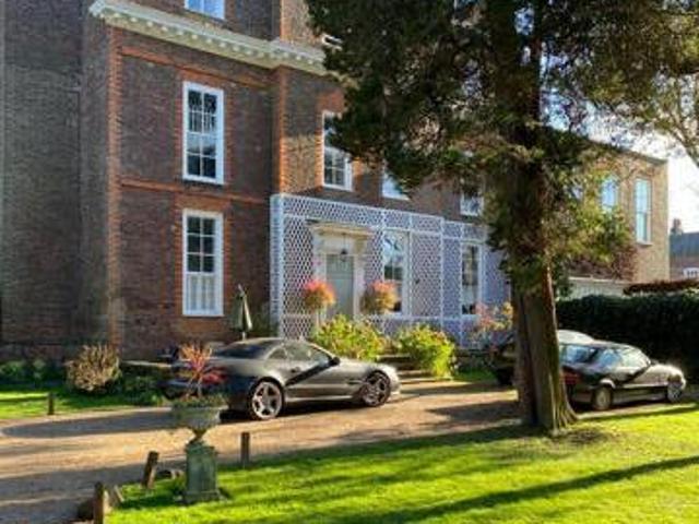 Petersham Road, Richmond, 3 Bedroom Apartment