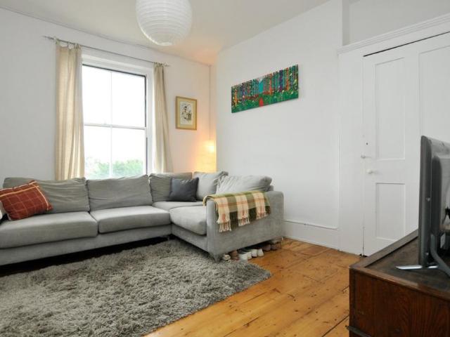 Petherton Road, Canonbury 2 bed flat to rent £2,800 pcm £646 pw
