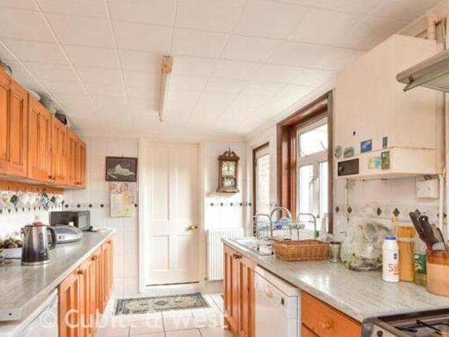 Petlands Road, Haywards Heath, 3 Bedroom Semi detached