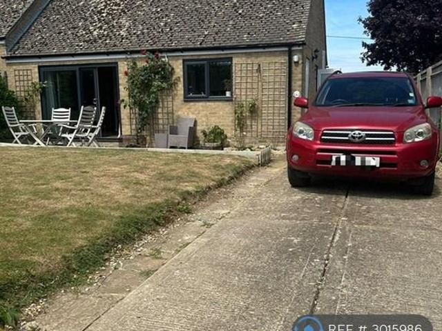 Petrie Bungalows, Foscot, Chipping. 2 bed bungalow to rent £1,495 pcm £345 pw