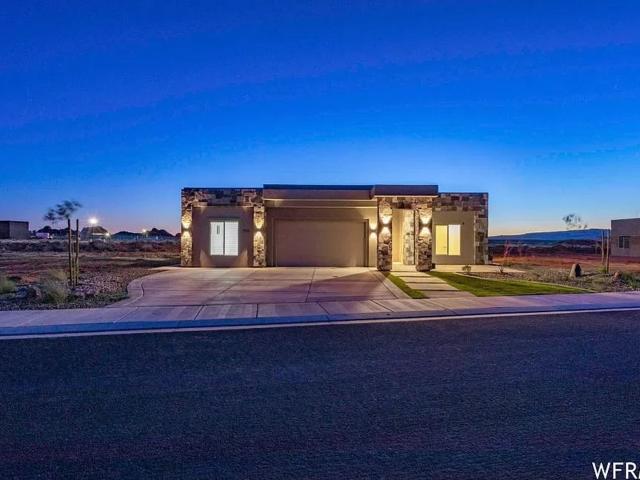PETS ALLOWED! Spacious & Modern 3 Bedroom Home for Rent Near Sand Hollow Reservoir