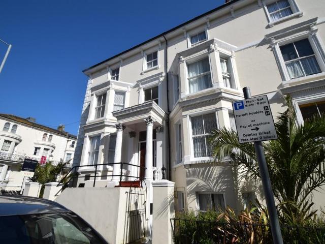 Pevensey Road, Eastbourne BN21 2 bed flat to rent £1,000 pcm £231 pw