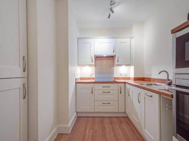 Peverell Avenue, Dorchester DT1 1 bed retirement property to rent £2,250 pcm £519 pw