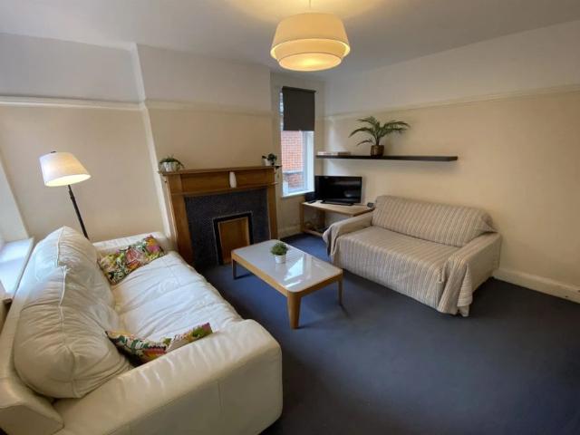 Peveril Road, NG9 2HY