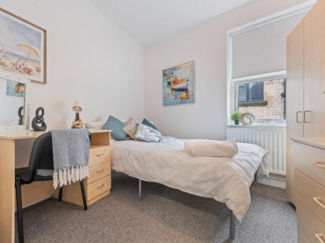 Peveril Street, Nottingham NG7 4 bed terraced house to rent £2,253 pcm £520 pw