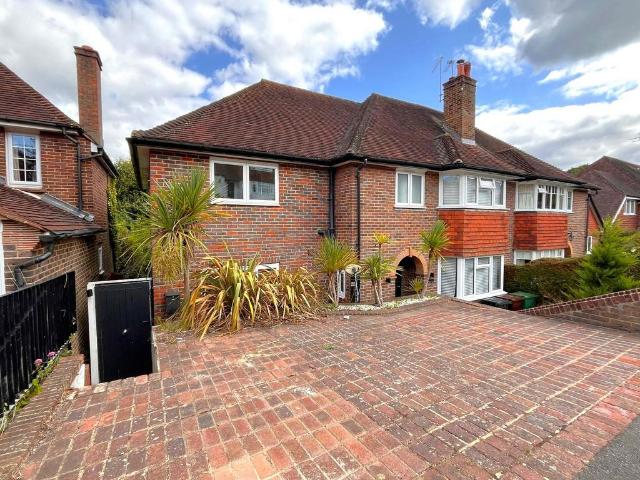 Pewley Way, Guildford, Surrey, GU1 2 bed terraced house to rent £2,300 pcm £531 pw