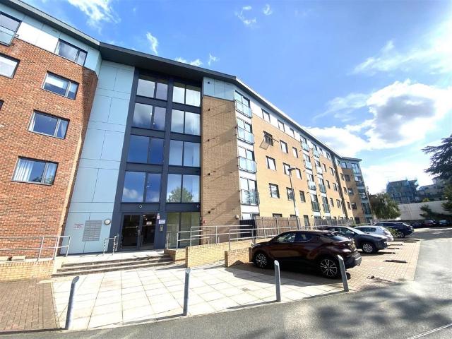 Phoenix House, HOUNSLOW TW3 2 bed flat to rent £2,000 pcm £462 pw