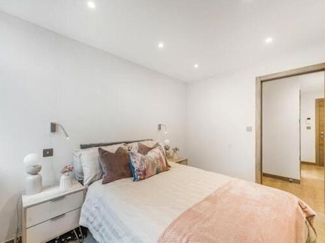 Phoenix House, West Byfleet, 1 Bedroom Flat
