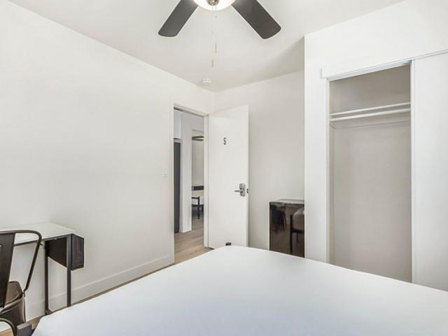 Phoenix House with Dining area. Comfortable & newly renovated