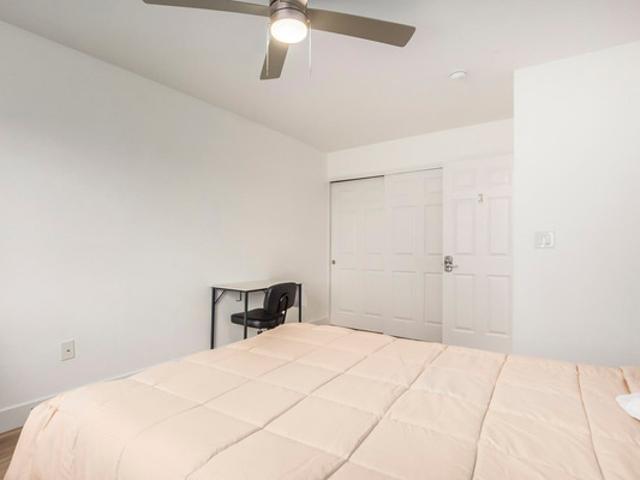 Phoenix House with Dining area. Beautiful & modern