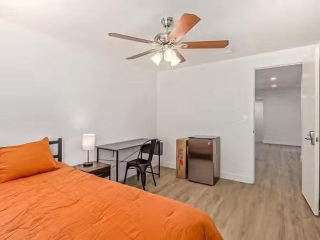 Phoenix House with Dining area. Modern & comfortable id. 3068
