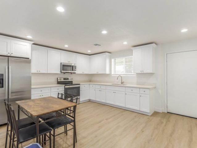 Phoenix House with Dining area. Spacious & beautif
