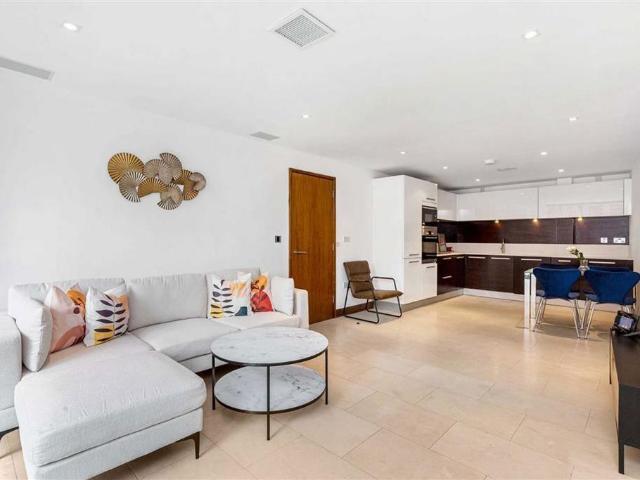 Phoenix Street, London WC2H 2 bed flat to rent £4,333 pcm £1,000 pw