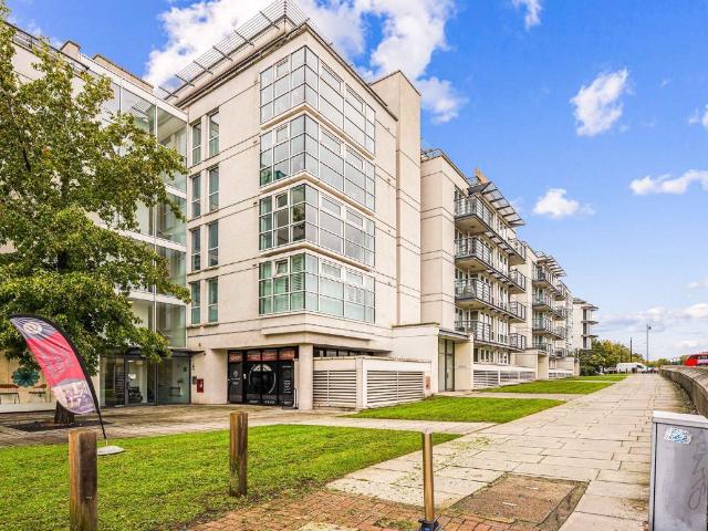 Phoenix Way, Battersea SW18, 2 bed flat to rent, £2,500 pcm | PrimeLocation
