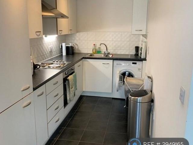 Phoenix Way, London, SW18 1 bed flat to rent £1,900 pcm £438 pw